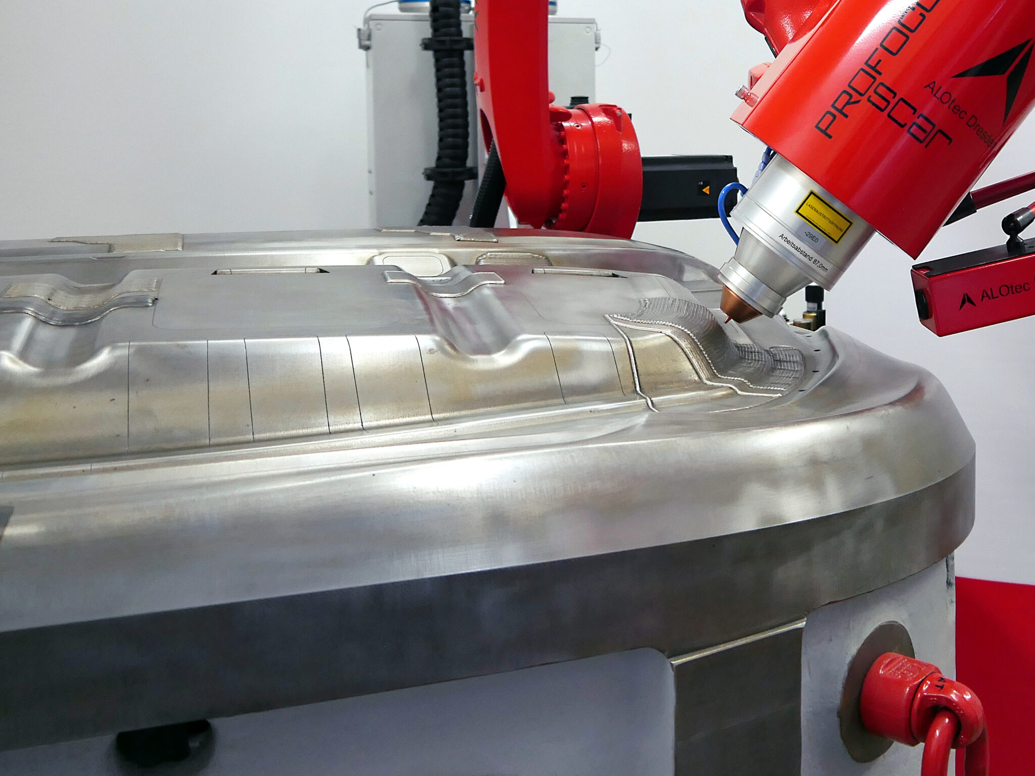 Laser wire cladding for repair and additive manufacturing | ALOtec ...